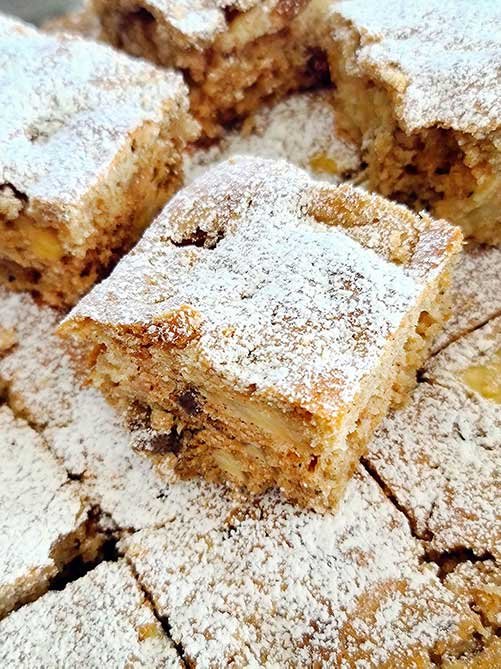 Moist apple cake - Best recipe for Moist Apple Cake - Desserts - Easy